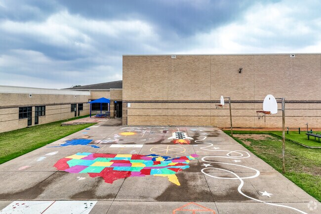 Donald Elementary School, Rankings & Reviews - Homes.com