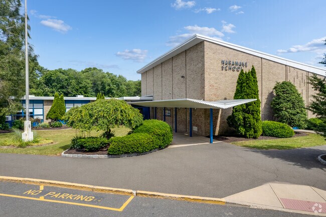 Naramake Elementary School, Rankings & Reviews - Homes.com