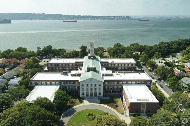 Fort Hamilton High School, Brooklyn NY Rankings & Reviews - Homes.com