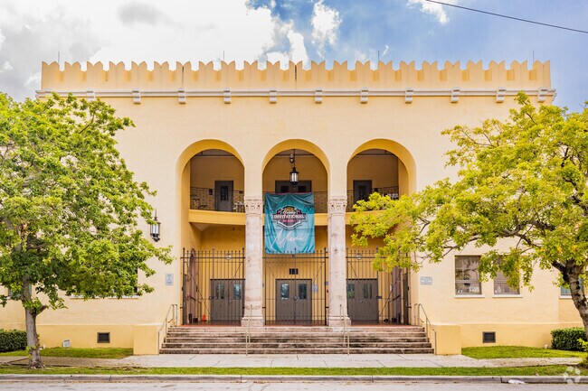 Miami Senior High School, Miami FL Rankings & Reviews - Homes.com
