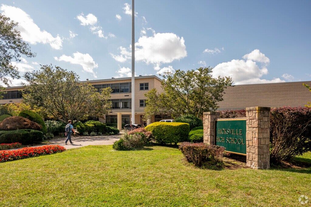 Hicksville High School, Rankings & Reviews - Homes.com