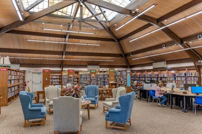 New Fairfield, CT City Guide | About Living in New Fairfield - Homes.com