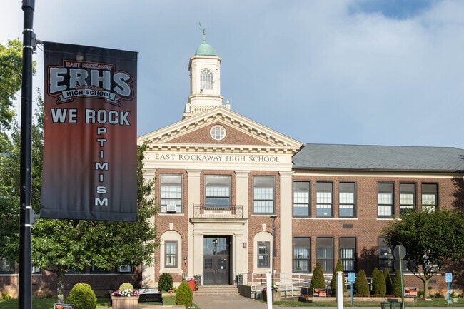 East Rockaway Junior/Senior High School, East Rockaway NY Rankings & Reviews - Homes.com