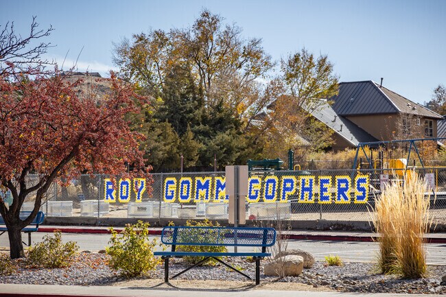 Roy Gomm Elementary School, Rankings & Reviews - Homes.com