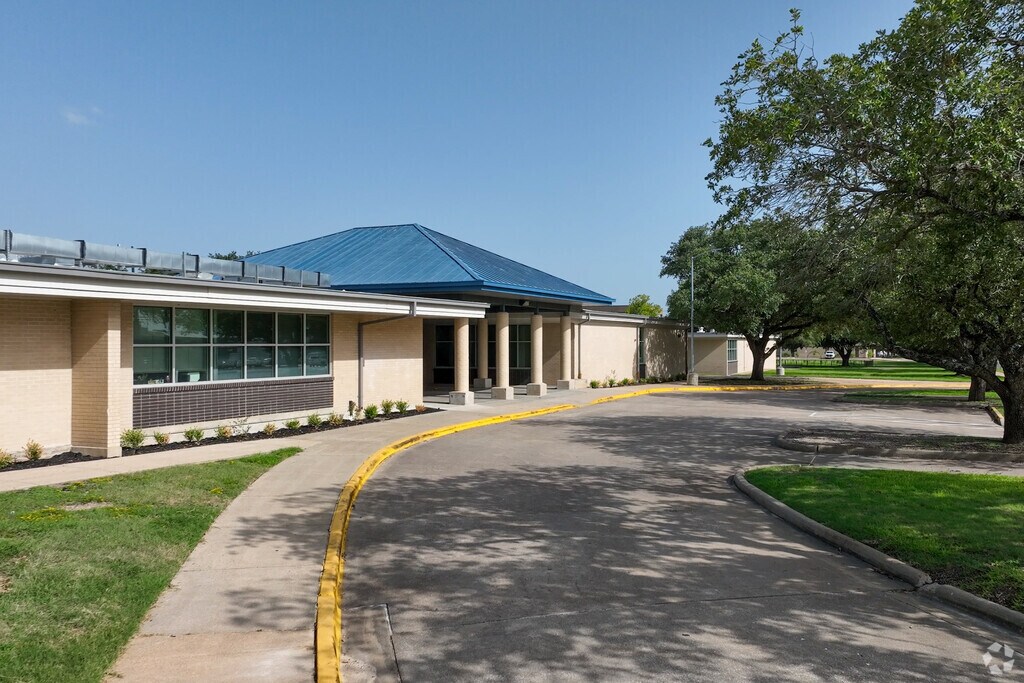 Bryan Collegiate High School in Bryan, TX - Homes.com Bryan Collegiate High School in Bryan, TX - Homes.com
