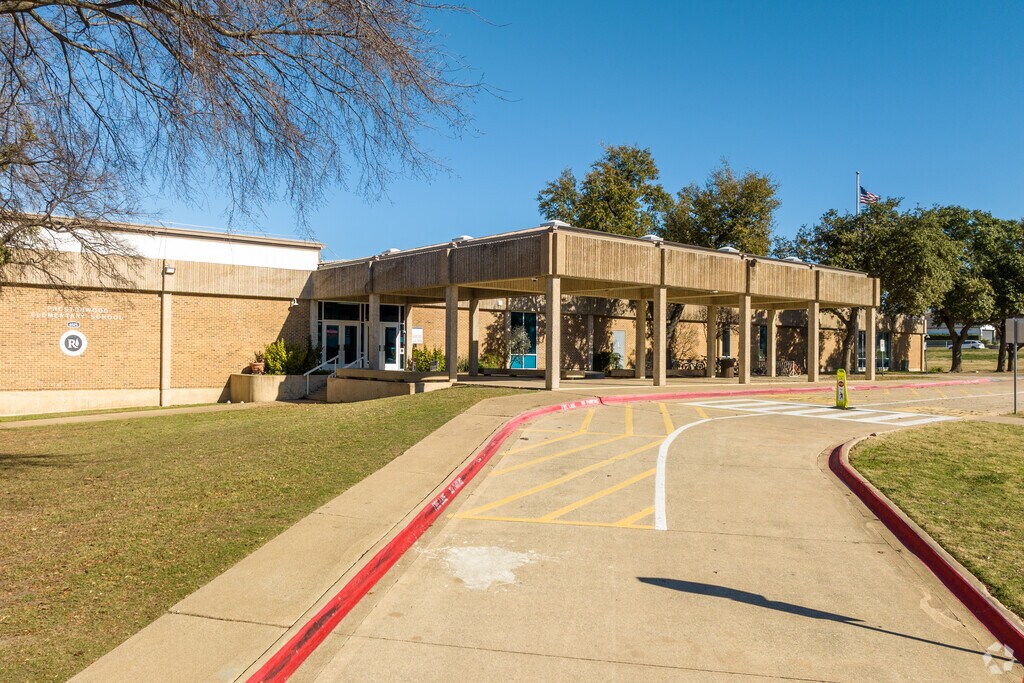 Prestonwood Elementary School in Dallas, TX - Homes.com