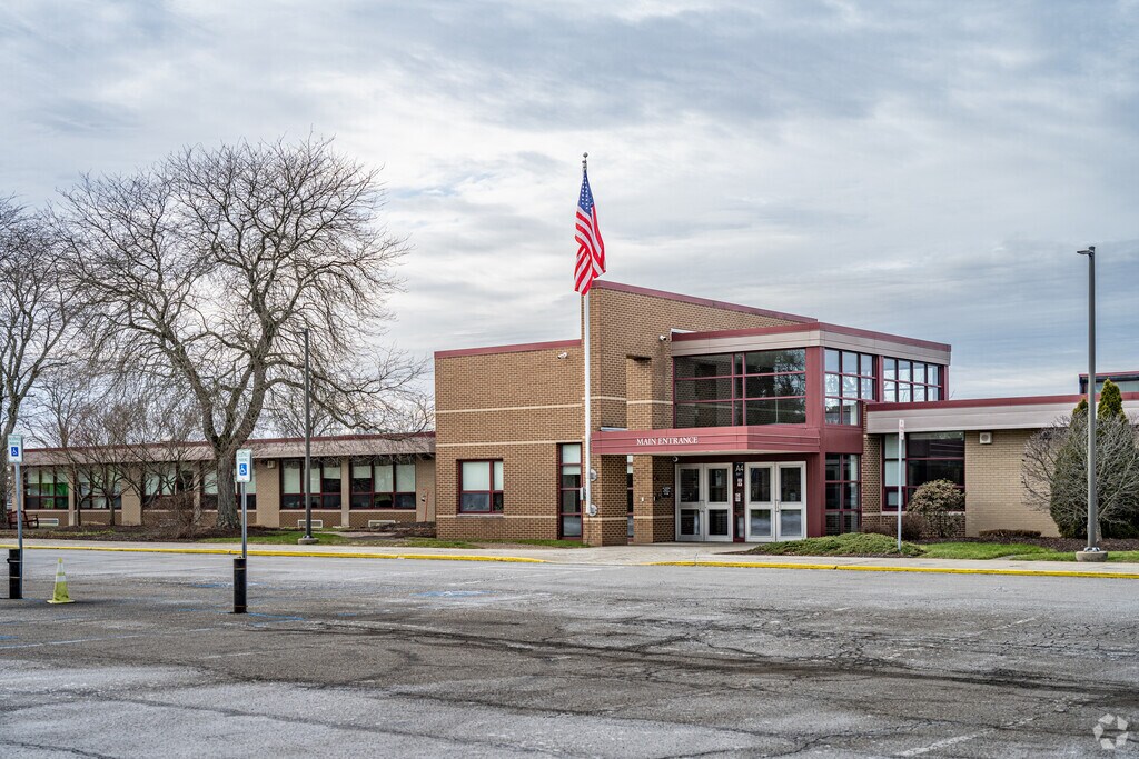 Baker Elementary School, Rankings & Reviews - Homes.com
