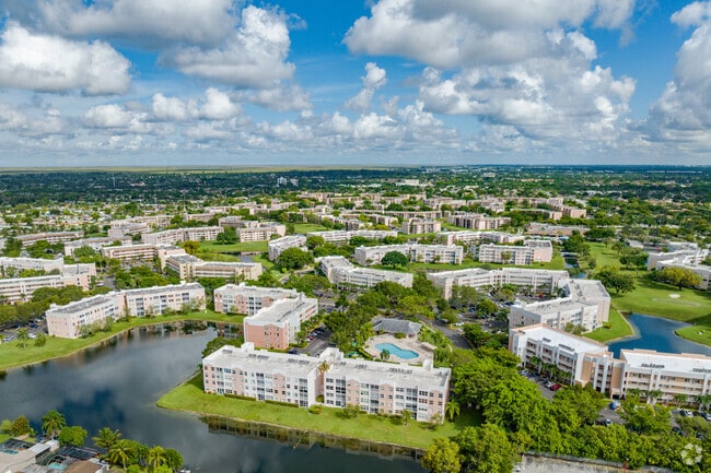 About Sunrise Lakes | Schools, Demographics, Things to Do - Homes.com