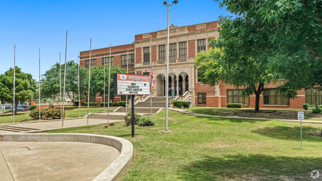 North Dallas High School, Rankings & Reviews - Homes.com