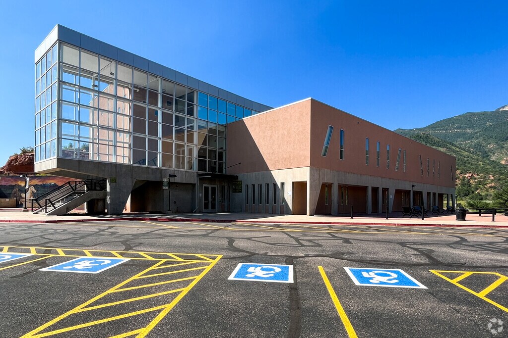 Manitou Springs Middle School, Rankings & Reviews - Homes.com