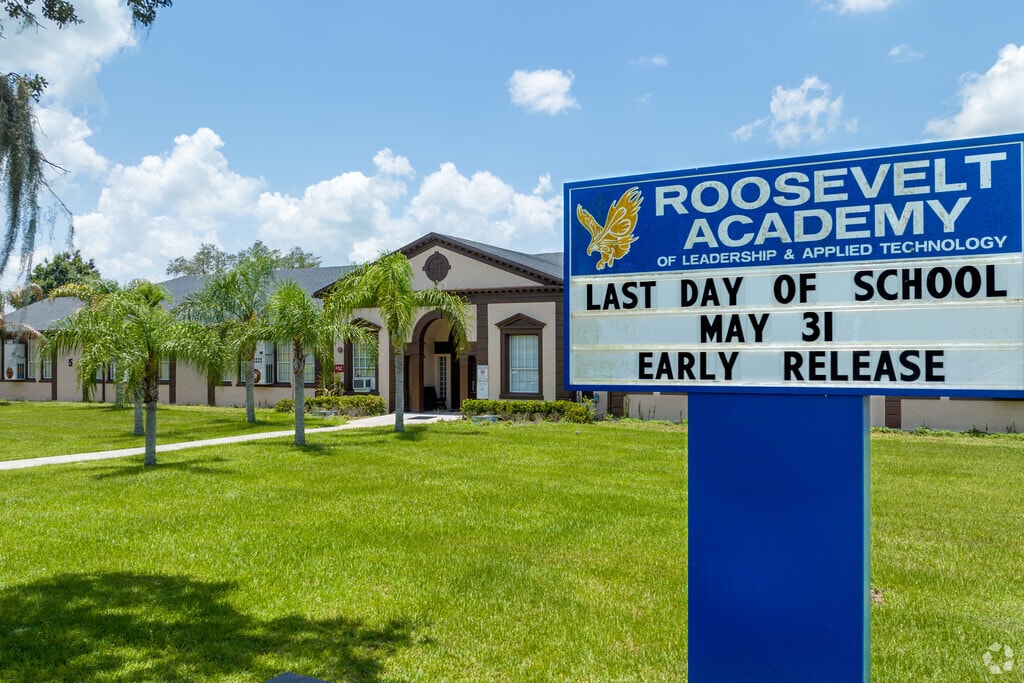 Roosevelt Academy, Rankings & Reviews - Homes.com