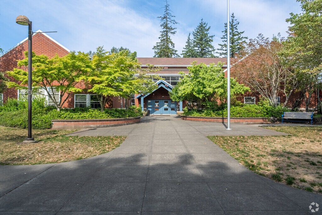Martha Lake Elementary School, Rankings & Reviews - Homes.com