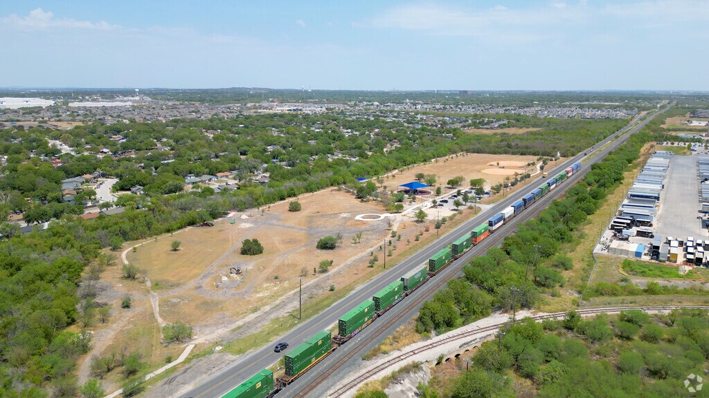 About Midcrown | Schools, Demographics, Things to Do - Homes.com