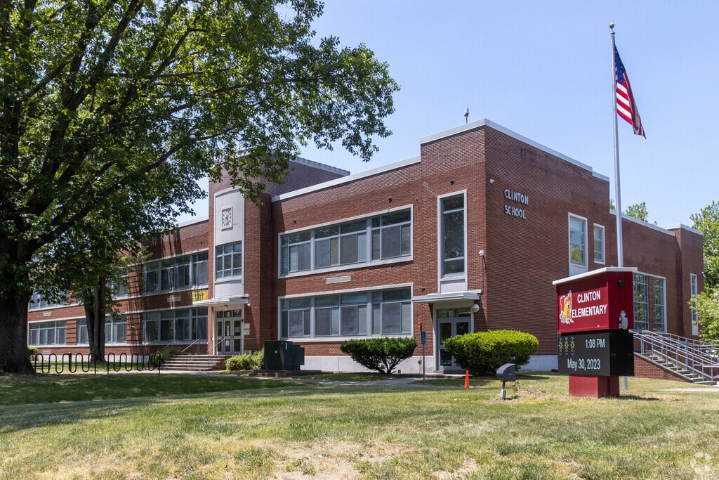 Clinton School, Rankings & Reviews - Homes.com