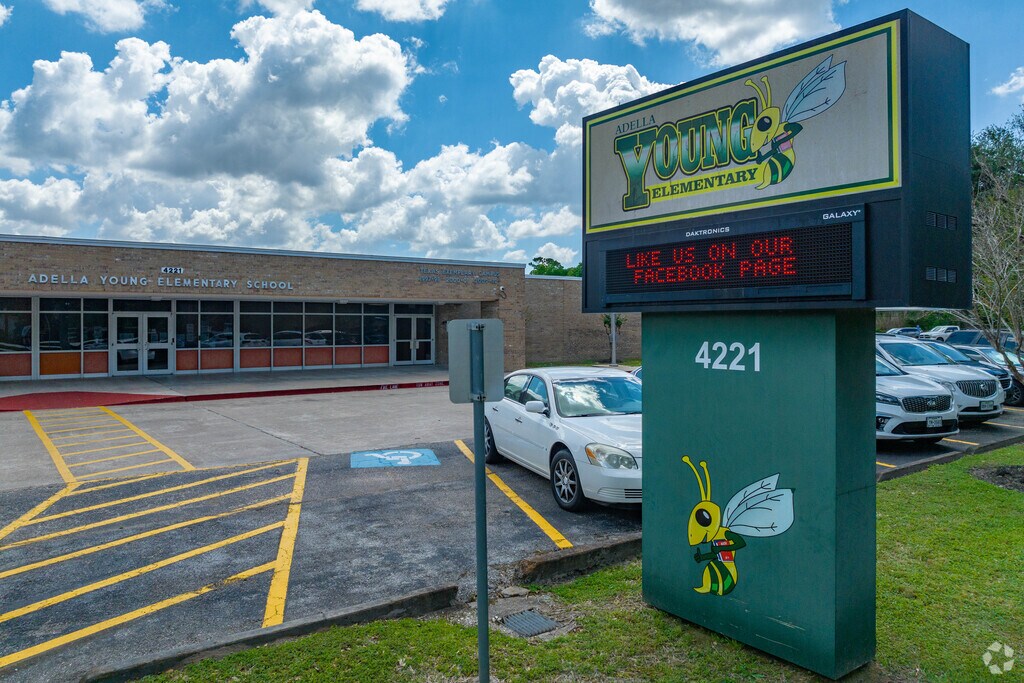 Young Elementary School, Rankings & Reviews - Homes.com