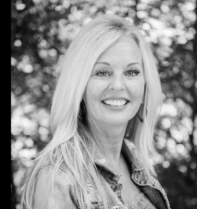 Kristine Henderson, Real Estate Agent in Plainfield, IL | Homes.com Kristine Henderson, Real Estate Agent in Plainfield, IL | Homes.com